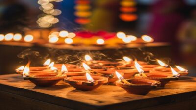 Symbolism of Lighting Diyas in Hindu Festivals - padmabuja